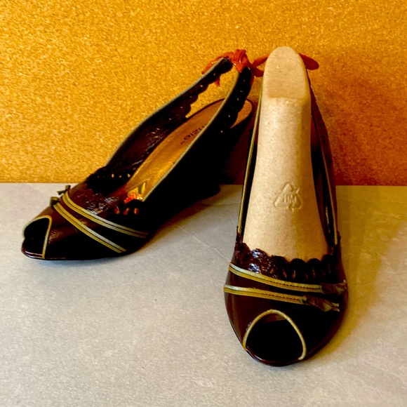 kenzie | Shoes | Vintage Kenzie Wedges Dark Brown Sling Back Wrib ...